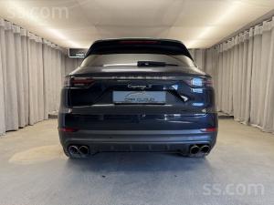 Blue Porsche Cayenne 2018 in Riga, with an engine capacity of 2.90 L and mileage of 99 thousand km for 49990 €, photo 6 on AUTOMOTO.COM.LV