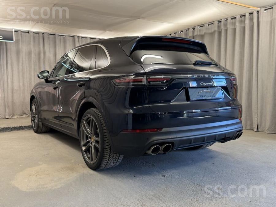 Blue Porsche Cayenne 2018 in Riga, with an engine capacity of 2.90 L and mileage of 99 thousand km for 49990 €, photo 7 on AUTOMOTO.COM.LV