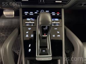 Blue Porsche Cayenne 2018 in Riga, with an engine capacity of 2.90 L and mileage of 99 thousand km for 49990 €, photo 13 on AUTOMOTO.COM.LV