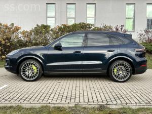 Blue Porsche Cayenne 2018 in Riga, with an engine capacity of 3.00 L and mileage of 170 thousand km for 52900 €, photo 5 on AUTOMOTO.COM.LV
