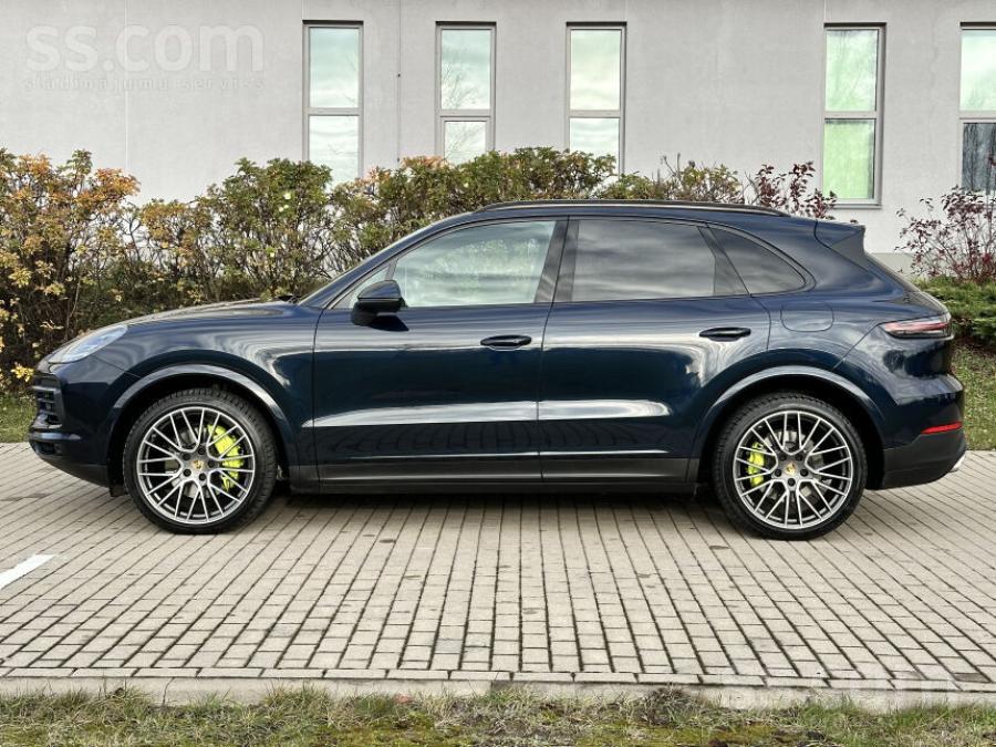 Blue Porsche Cayenne 2018 in Riga, with an engine capacity of 3.00 L and mileage of 170 thousand km for 52900 €, photo 5 on AUTOMOTO.COM.LV