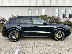 Blue Porsche Cayenne 2018 in Riga, with an engine capacity of 3.00 L and mileage of 170 thousand km for 52900 €, photo 7 on AUTOMOTO.COM.LV