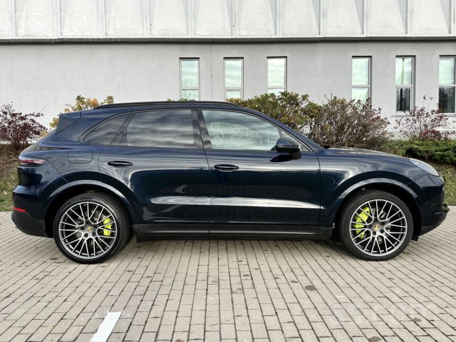 Blue Porsche Cayenne 2018 in Riga, with an engine capacity of 3.00 L and mileage of 170 thousand km for 52900 €, photo 7 on AUTOMOTO.COM.LV
