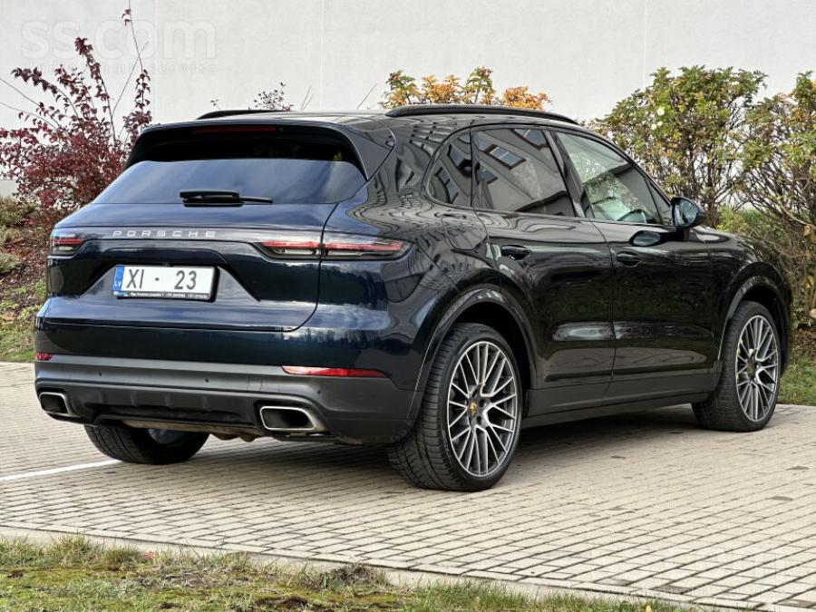Blue Porsche Cayenne 2018 in Riga, with an engine capacity of 3.00 L and mileage of 170 thousand km for 52900 €, photo 8 on AUTOMOTO.COM.LV