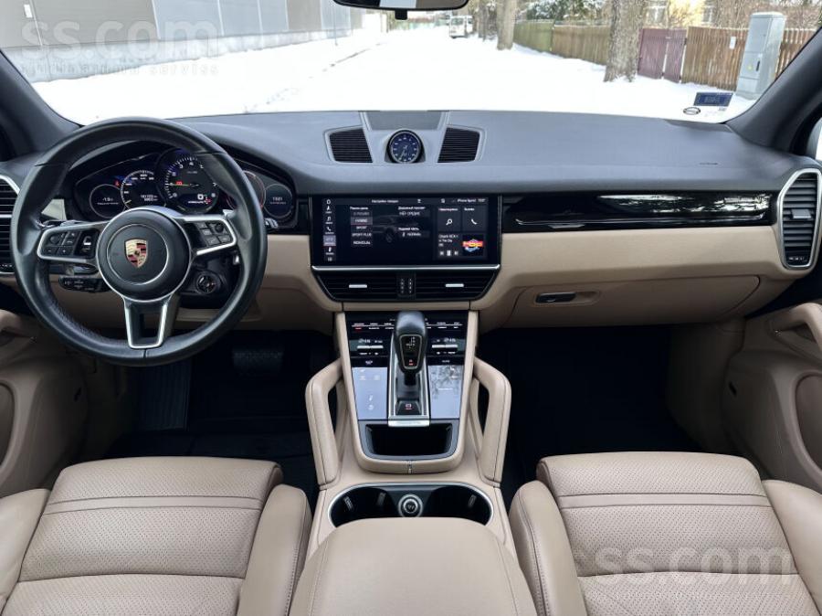 Blue Porsche Cayenne 2018 in Riga, with an engine capacity of 3.00 L and mileage of 170 thousand km for 52900 €, photo 14 on AUTOMOTO.COM.LV