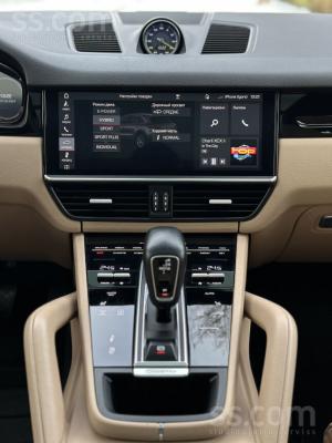 Blue Porsche Cayenne 2018 in Riga, with an engine capacity of 3.00 L and mileage of 170 thousand km for 52900 €, photo 15 on AUTOMOTO.COM.LV