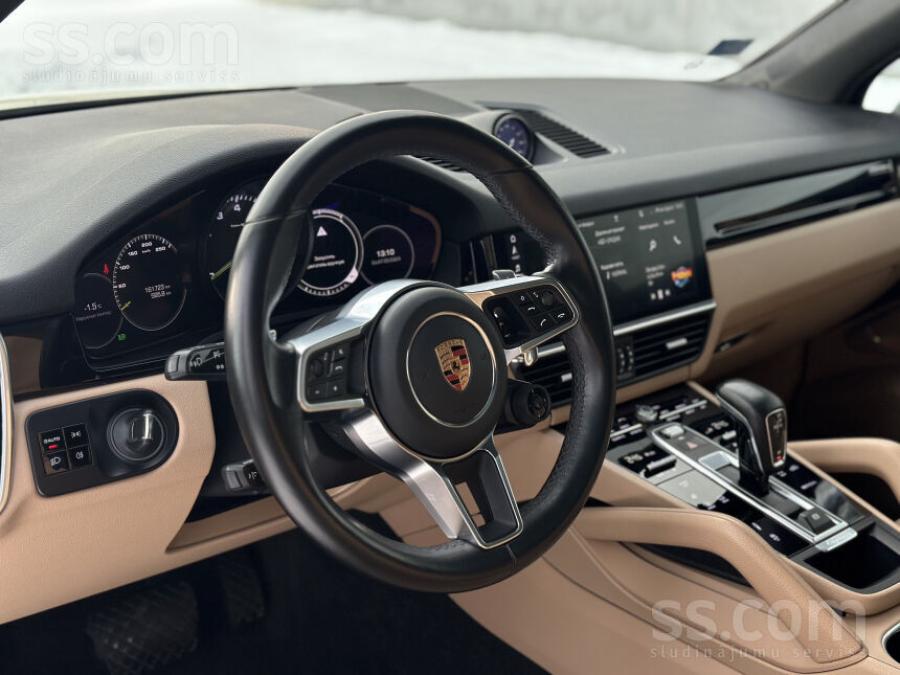 Blue Porsche Cayenne 2018 in Riga, with an engine capacity of 3.00 L and mileage of 170 thousand km for 52900 €, photo 16 on AUTOMOTO.COM.LV