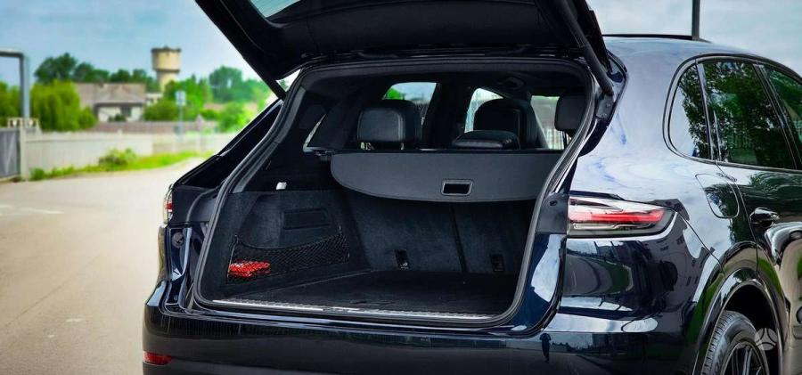 Zils Porsche Cayenne 2019 Marijampole, ar dzinēja tilpumu 3.00 L un nobraukumu 200 tūkst. km par 36777 €, foto 24 vietnē AUTOMOTO.COM.LV