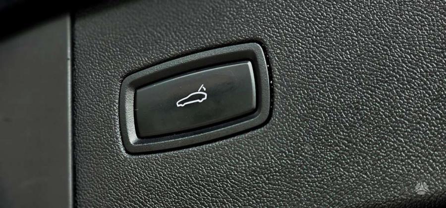Zils Porsche Cayenne 2019 Marijampole, ar dzinēja tilpumu 3.00 L un nobraukumu 200 tūkst. km par 36777 €, foto 25 vietnē AUTOMOTO.COM.LV
