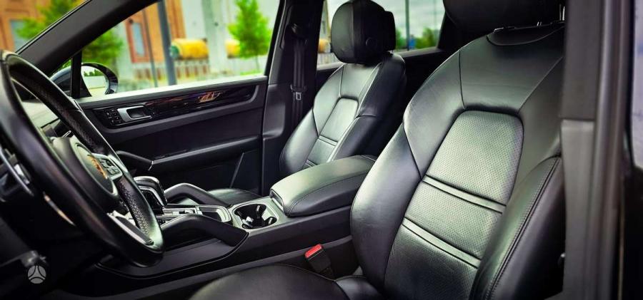 Zils Porsche Cayenne 2019 Marijampole, ar dzinēja tilpumu 3.00 L un nobraukumu 200 tūkst. km par 36777 €, foto 31 vietnē AUTOMOTO.COM.LV