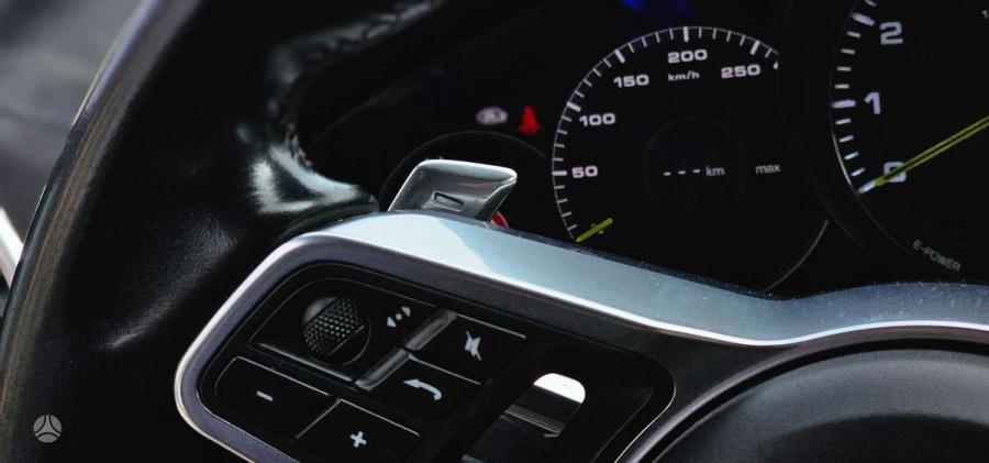Zils Porsche Cayenne 2019 Marijampole, ar dzinēja tilpumu 3.00 L un nobraukumu 200 tūkst. km par 36777 €, foto 42 vietnē AUTOMOTO.COM.LV