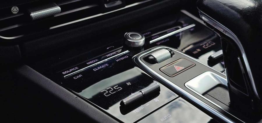 Zils Porsche Cayenne 2019 Marijampole, ar dzinēja tilpumu 3.00 L un nobraukumu 200 tūkst. km par 36777 €, foto 45 vietnē AUTOMOTO.COM.LV