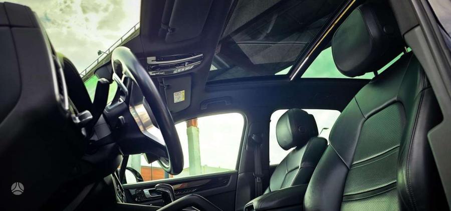 Zils Porsche Cayenne 2019 Marijampole, ar dzinēja tilpumu 3.00 L un nobraukumu 200 tūkst. km par 36777 €, foto 46 vietnē AUTOMOTO.COM.LV