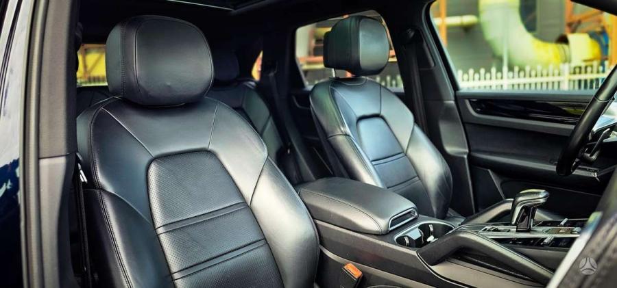 Zils Porsche Cayenne 2019 Marijampole, ar dzinēja tilpumu 3.00 L un nobraukumu 200 tūkst. km par 36777 €, foto 49 vietnē AUTOMOTO.COM.LV