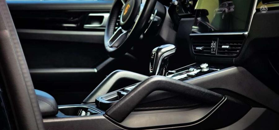 Zils Porsche Cayenne 2019 Marijampole, ar dzinēja tilpumu 3.00 L un nobraukumu 200 tūkst. km par 36777 €, foto 50 vietnē AUTOMOTO.COM.LV