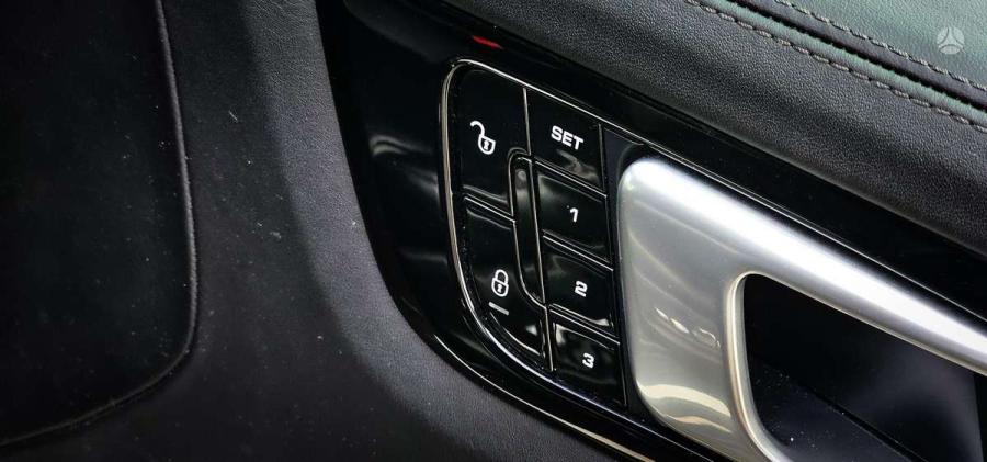 Zils Porsche Cayenne 2019 Marijampole, ar dzinēja tilpumu 3.00 L un nobraukumu 200 tūkst. km par 36777 €, foto 52 vietnē AUTOMOTO.COM.LV