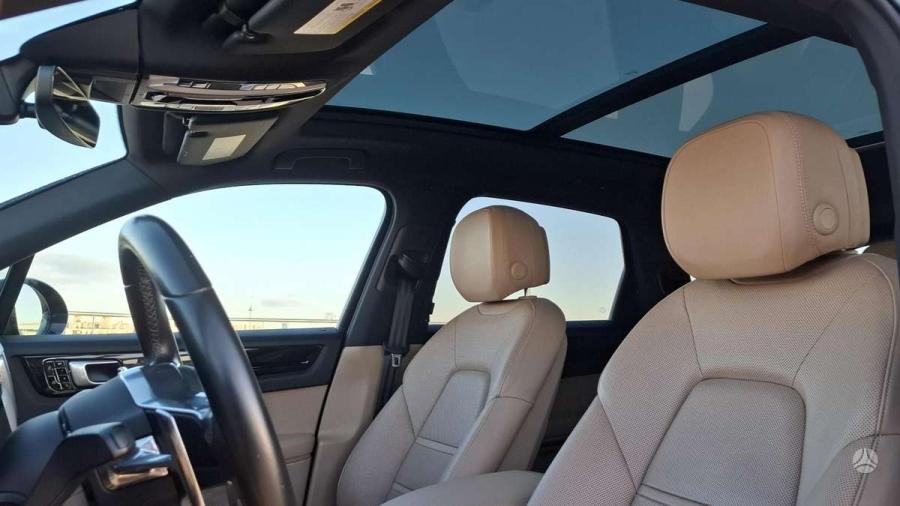 Zils Porsche Cayenne 2019 Viļņa, ar dzinēja tilpumu 2.89 L un nobraukumu 94 tūkst. km par 46900 €, foto 12 vietnē AUTOMOTO.COM.LV