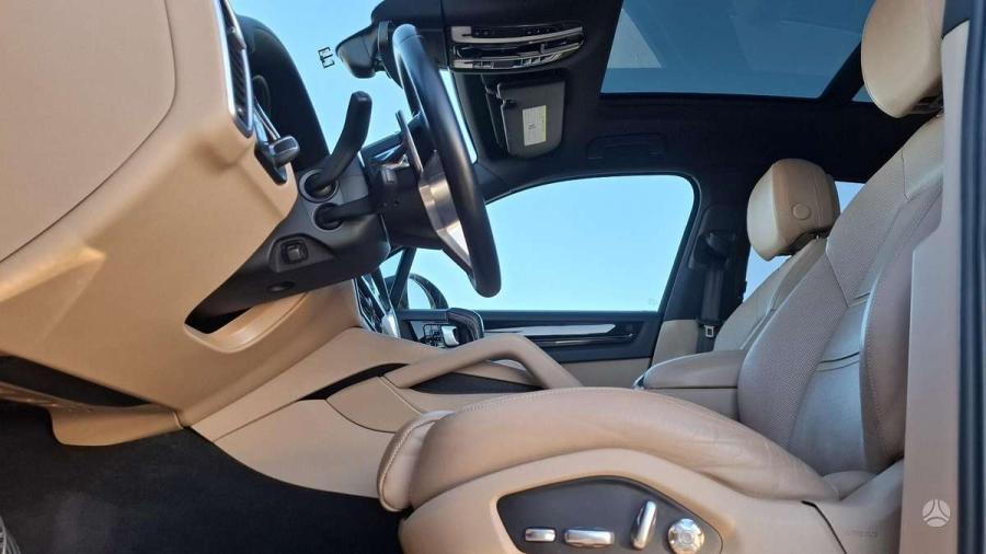 Zils Porsche Cayenne 2019 Viļņa, ar dzinēja tilpumu 2.89 L un nobraukumu 94 tūkst. km par 46900 €, foto 13 vietnē AUTOMOTO.COM.LV