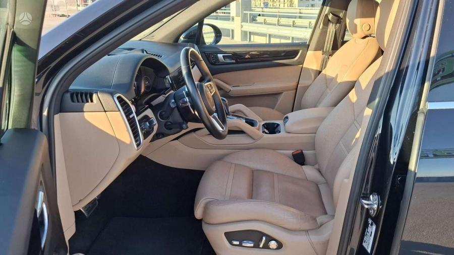 Zils Porsche Cayenne 2019 Viļņa, ar dzinēja tilpumu 2.89 L un nobraukumu 94 tūkst. km par 46900 €, foto 14 vietnē AUTOMOTO.COM.LV