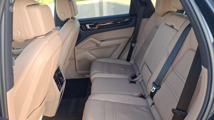 Zils Porsche Cayenne 2019 Viļņa, ar dzinēja tilpumu 2.89 L un nobraukumu 94 tūkst. km par 46900 €, foto 18 vietnē AUTOMOTO.COM.LV