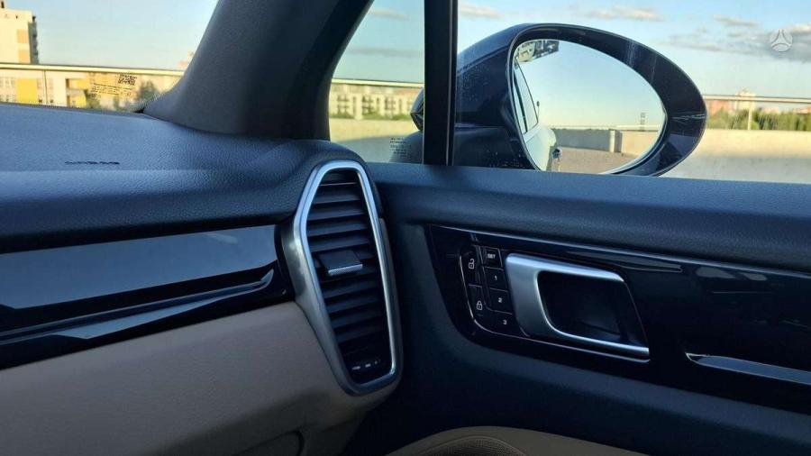 Zils Porsche Cayenne 2019 Viļņa, ar dzinēja tilpumu 2.89 L un nobraukumu 94 tūkst. km par 46900 €, foto 22 vietnē AUTOMOTO.COM.LV