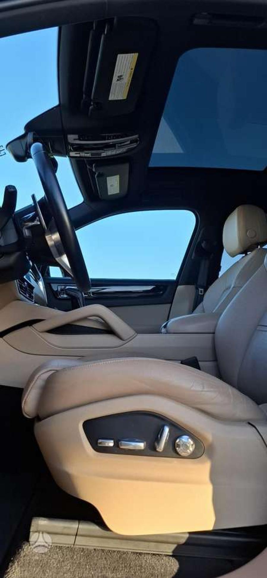 Zils Porsche Cayenne 2019 Viļņa, ar dzinēja tilpumu 2.89 L un nobraukumu 94 tūkst. km par 46900 €, foto 26 vietnē AUTOMOTO.COM.LV