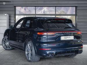 Blue Porsche Cayenne 2019 in Vilnius, with an engine capacity of 2.89 L and mileage of 126 thousand km for 59911 €, photo 3 on AUTOMOTO.COM.LV
