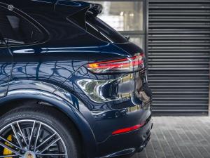 Blue Porsche Cayenne 2019 in Vilnius, with an engine capacity of 2.89 L and mileage of 126 thousand km for 59911 €, photo 15 on AUTOMOTO.COM.LV