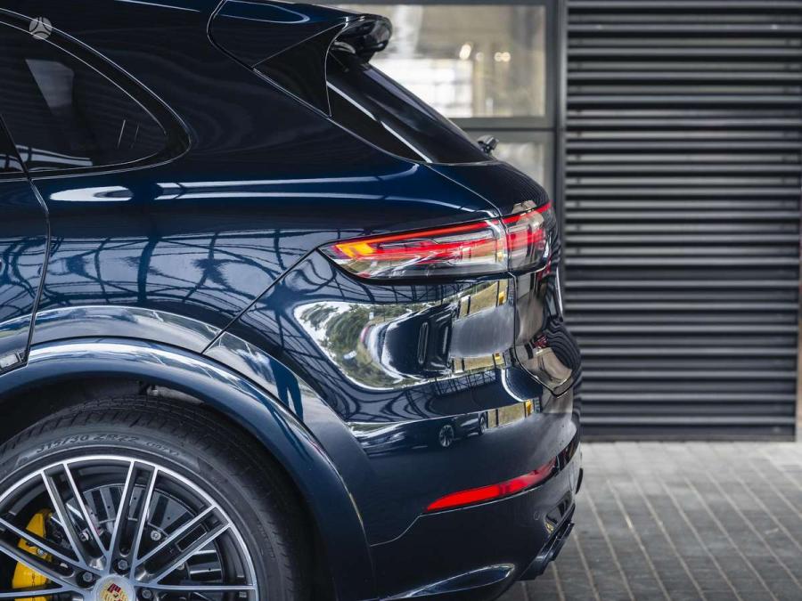 Blue Porsche Cayenne 2019 in Vilnius, with an engine capacity of 2.89 L and mileage of 126 thousand km for 59911 €, photo 15 on AUTOMOTO.COM.LV