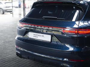 Blue Porsche Cayenne 2019 in Vilnius, with an engine capacity of 2.89 L and mileage of 126 thousand km for 59911 €, photo 16 on AUTOMOTO.COM.LV