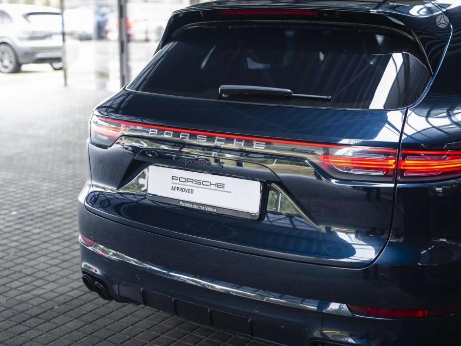 Blue Porsche Cayenne 2019 in Vilnius, with an engine capacity of 2.89 L and mileage of 126 thousand km for 59911 €, photo 16 on AUTOMOTO.COM.LV