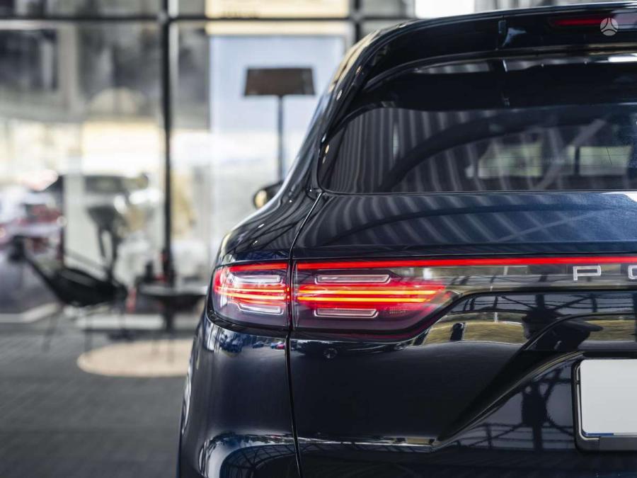 Blue Porsche Cayenne 2019 in Vilnius, with an engine capacity of 2.89 L and mileage of 126 thousand km for 59911 €, photo 18 on AUTOMOTO.COM.LV