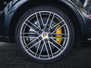 Blue Porsche Cayenne 2019 in Vilnius, with an engine capacity of 2.89 L and mileage of 126 thousand km for 59911 €, photo 23 on AUTOMOTO.COM.LV