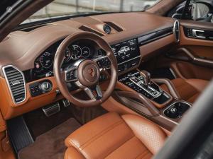 Blue Porsche Cayenne 2019 in Vilnius, with an engine capacity of 2.89 L and mileage of 126 thousand km for 59911 €, photo 24 on AUTOMOTO.COM.LV