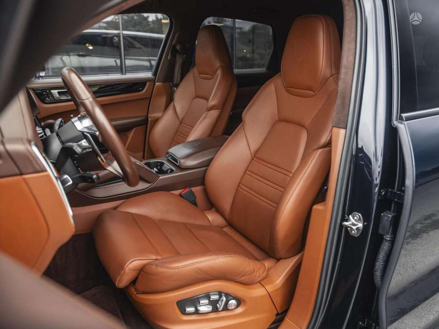 Blue Porsche Cayenne 2019 in Vilnius, with an engine capacity of 2.89 L and mileage of 126 thousand km for 59911 €, photo 25 on AUTOMOTO.COM.LV