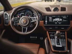 Blue Porsche Cayenne 2019 in Vilnius, with an engine capacity of 2.89 L and mileage of 126 thousand km for 59911 €, photo 27 on AUTOMOTO.COM.LV