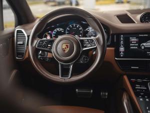 Blue Porsche Cayenne 2019 in Vilnius, with an engine capacity of 2.89 L and mileage of 126 thousand km for 59911 €, photo 28 on AUTOMOTO.COM.LV
