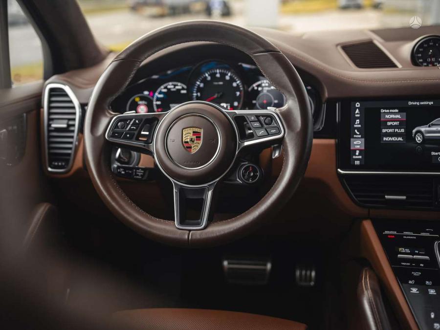 Blue Porsche Cayenne 2019 in Vilnius, with an engine capacity of 2.89 L and mileage of 126 thousand km for 59911 €, photo 28 on AUTOMOTO.COM.LV