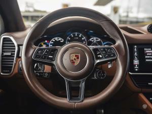 Blue Porsche Cayenne 2019 in Vilnius, with an engine capacity of 2.89 L and mileage of 126 thousand km for 59911 €, photo 29 on AUTOMOTO.COM.LV