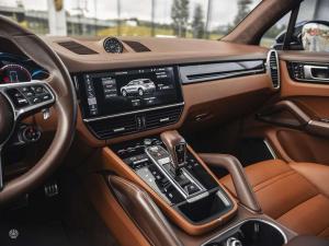 Blue Porsche Cayenne 2019 in Vilnius, with an engine capacity of 2.89 L and mileage of 126 thousand km for 59911 €, photo 32 on AUTOMOTO.COM.LV