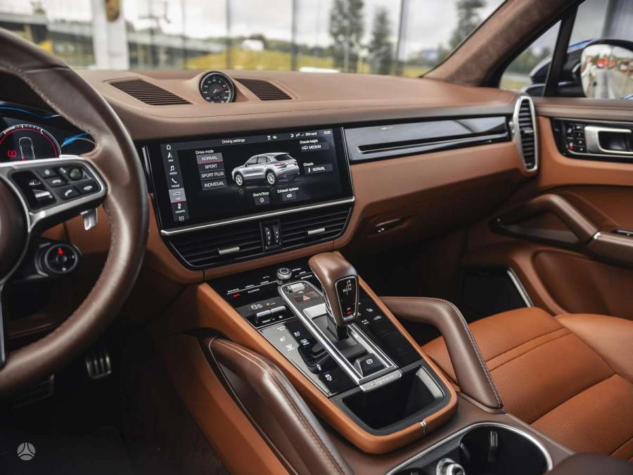 Blue Porsche Cayenne 2019 in Vilnius, with an engine capacity of 2.89 L and mileage of 126 thousand km for 59911 €, photo 32 on AUTOMOTO.COM.LV