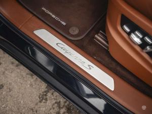 Blue Porsche Cayenne 2019 in Vilnius, with an engine capacity of 2.89 L and mileage of 126 thousand km for 59911 €, photo 40 on AUTOMOTO.COM.LV
