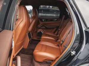 Blue Porsche Cayenne 2019 in Vilnius, with an engine capacity of 2.89 L and mileage of 126 thousand km for 59911 €, photo 42 on AUTOMOTO.COM.LV