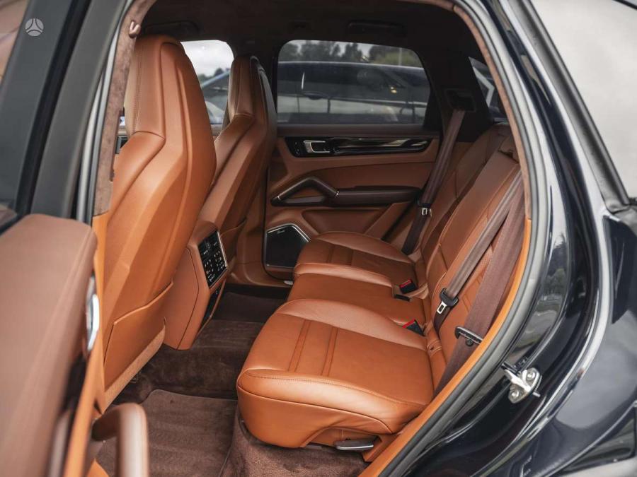 Blue Porsche Cayenne 2019 in Vilnius, with an engine capacity of 2.89 L and mileage of 126 thousand km for 59911 €, photo 42 on AUTOMOTO.COM.LV