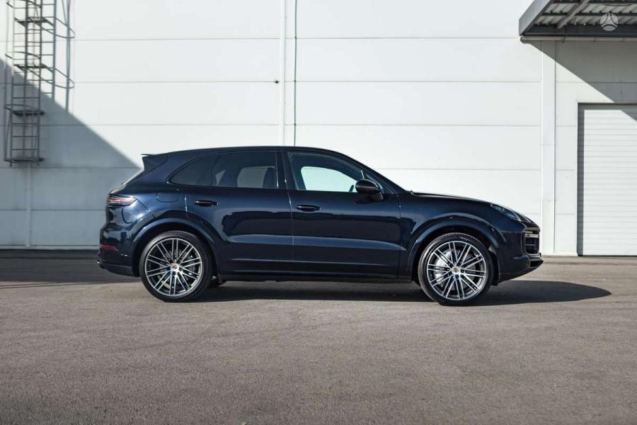 Blue Porsche Cayenne 2019 in Klaipeda, with an engine capacity of 4.00 L and mileage of 118 thousand km for 44337 €, photo 1 on AUTOMOTO.COM.LV