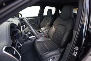 Blue Porsche Cayenne 2019 in Klaipeda, with an engine capacity of 4.00 L and mileage of 118 thousand km for 44337 €, photo 18 on AUTOMOTO.COM.LV