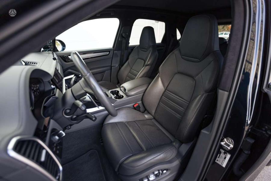 Blue Porsche Cayenne 2019 in Klaipeda, with an engine capacity of 4.00 L and mileage of 118 thousand km for 44337 €, photo 18 on AUTOMOTO.COM.LV