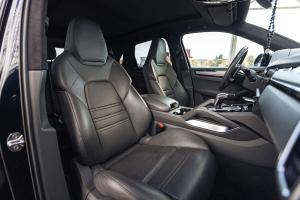 Blue Porsche Cayenne 2019 in Klaipeda, with an engine capacity of 4.00 L and mileage of 118 thousand km for 44337 €, photo 19 on AUTOMOTO.COM.LV