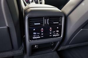 Blue Porsche Cayenne 2019 in Klaipeda, with an engine capacity of 4.00 L and mileage of 118 thousand km for 44337 €, photo 23 on AUTOMOTO.COM.LV