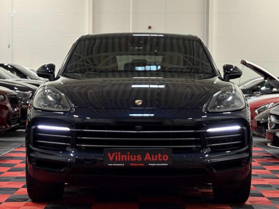 Blue Porsche Cayenne 2019 in Vilnius, with an engine capacity of 2.89 L and mileage of 94 thousand km for 47990 €, photo 3 on AUTOMOTO.COM.LV